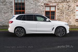 White BMW X5 2019 in Tallinn, with an engine capacity of 3.00 L and mileage of 153 thousand km for 41000 €, photo 5 on AUTOMOTO.COM.LV