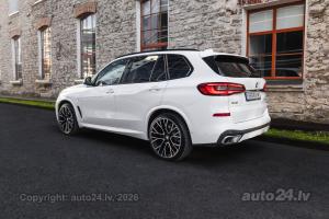 White BMW X5 2019 in Tallinn, with an engine capacity of 3.00 L and mileage of 153 thousand km for 41000 €, photo 8 on AUTOMOTO.COM.LV