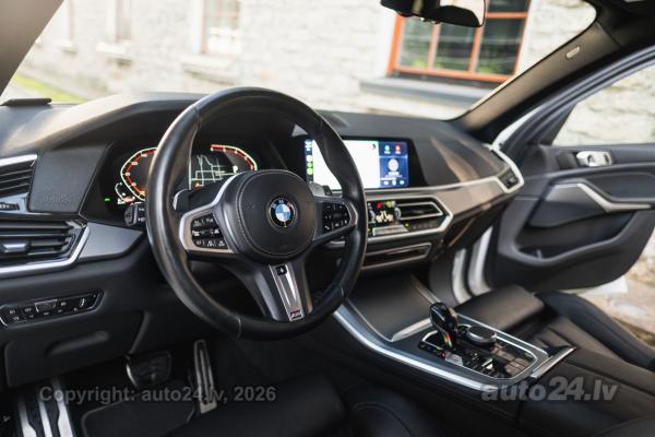 White BMW X5 2019 in Tallinn, with an engine capacity of 3.00 L and mileage of 153 thousand km for 41000 €, photo 9 on AUTOMOTO.COM.LV