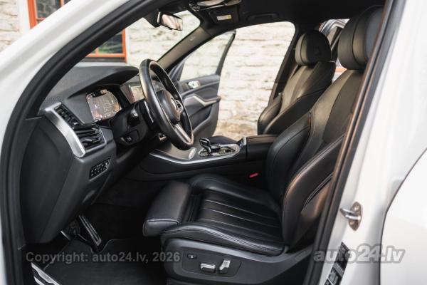 White BMW X5 2019 in Tallinn, with an engine capacity of 3.00 L and mileage of 153 thousand km for 41000 €, photo 10 on AUTOMOTO.COM.LV