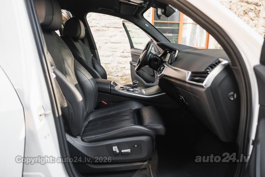 White BMW X5 2019 in Tallinn, with an engine capacity of 3.00 L and mileage of 153 thousand km for 41000 €, photo 12 on AUTOMOTO.COM.LV