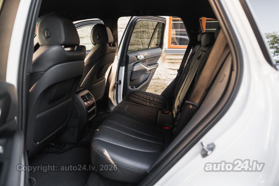 White BMW X5 2019 in Tallinn, with an engine capacity of 3.00 L and mileage of 153 thousand km for 41000 €, photo 13 on AUTOMOTO.COM.LV