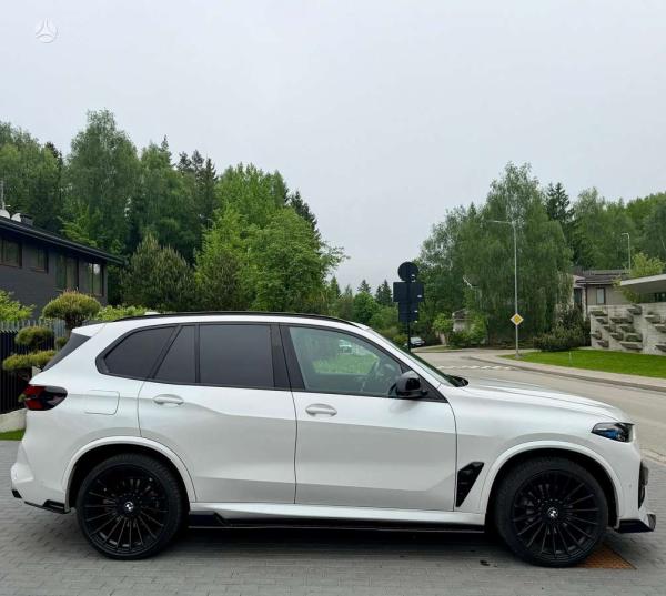 White BMW X5 2019 in Vilnius, with an engine capacity of 2.99 L and mileage of 135 thousand km for 44000 €, photo 8 on AUTOMOTO.COM.LV