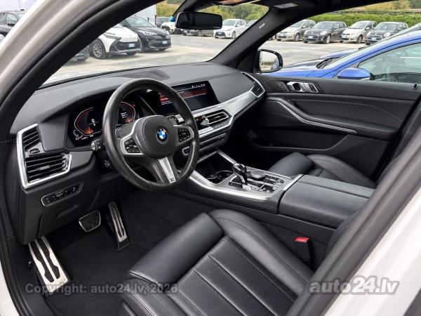 White BMW X5 2019 in Tallinn, with an engine capacity of 3.00 L and mileage of 163 thousand km for 31900 €, photo 4 on AUTOMOTO.COM.LV