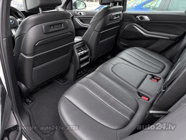 White BMW X5 2019 in Tallinn, with an engine capacity of 3.00 L and mileage of 163 thousand km for 31900 €, photo 5 on AUTOMOTO.COM.LV