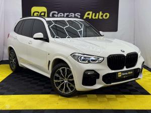 White BMW X5 2020 in Vilnius, with an engine capacity of 3.00 L and mileage of 93 thousand km for 40950 €, photo 3 on AUTOMOTO.COM.LV