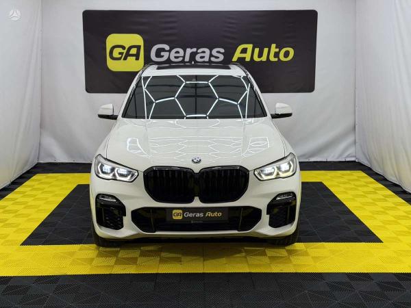 White BMW X5 2020 in Vilnius, with an engine capacity of 3.00 L and mileage of 93 thousand km for 40950 €, photo 7 on AUTOMOTO.COM.LV