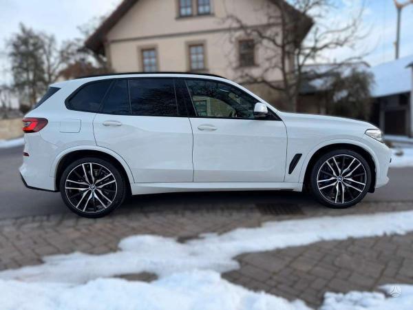 Balts BMW X5 2020 Viļņa, ar dzinēja tilpumu 3.00 L un nobraukumu 81 tūkst. km par 49699 €, foto 1 vietnē AUTOMOTO.COM.LV