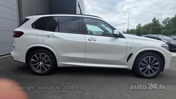 Balts BMW X5 2020 Tallina, ar dzinēja tilpumu 3.00 L un nobraukumu 97 tūkst. km par 51000 €, foto 5 vietnē AUTOMOTO.COM.LV