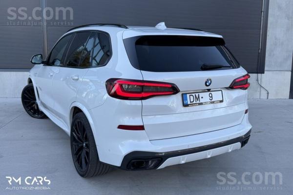 Balts BMW X5 2020 Jelgava, ar dzinēja tilpumu 3.00 L un nobraukumu 0 tūkst. km par 45000 €, foto 3 vietnē AUTOMOTO.COM.LV
