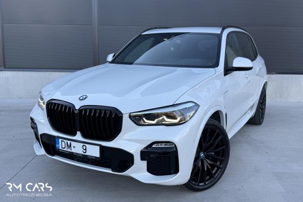 Balts BMW X5 2020 Jelgava, ar dzinēja tilpumu 3.00 L un nobraukumu 129 tūkst. km par 45000 €, foto 1 vietnē AUTOMOTO.COM.LV