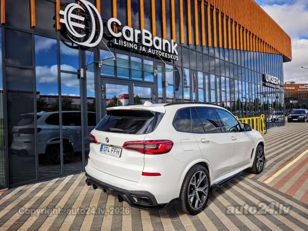 White BMW X5 2020 in Tallinn, with an engine capacity of 3.00 L and mileage of 213 thousand km for 43990 €, photo 5 on AUTOMOTO.COM.LV