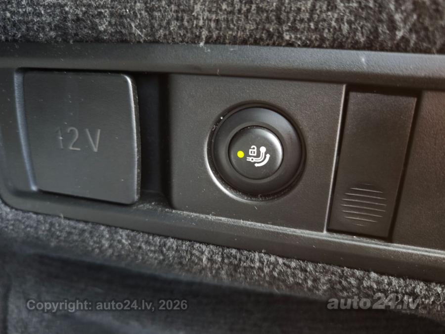 White BMW X5 2020 in Tallinn, with an engine capacity of 3.00 L and mileage of 213 thousand km for 43990 €, photo 16 on AUTOMOTO.COM.LV