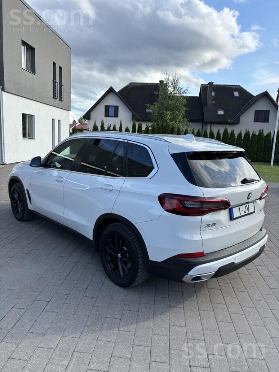 Balts BMW X5 2020 Jelgava, ar dzinēja tilpumu 3.00 L un nobraukumu 220 tūkst. km par 35000 €, foto 1 vietnē AUTOMOTO.COM.LV