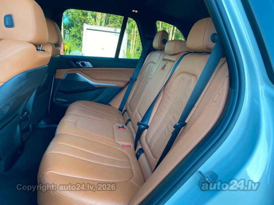 Balts BMW X5 2020 Tallina, ar dzinēja tilpumu 3.00 L un nobraukumu 79 tūkst. km par 48900 €, foto 16 vietnē AUTOMOTO.COM.LV