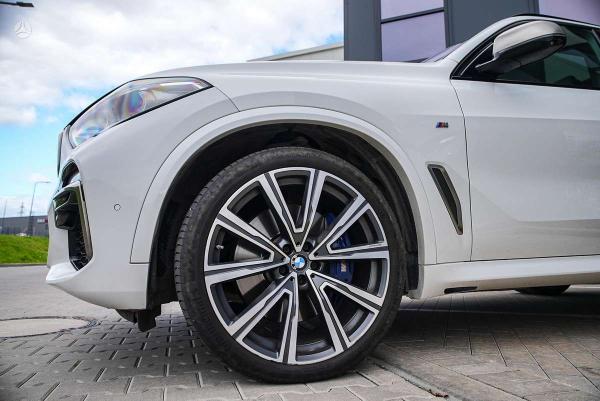 White BMW X5 2020 in Kaunas, with an engine capacity of 2.99 L and mileage of 211 thousand km for 41950 €, photo 5 on AUTOMOTO.COM.LV