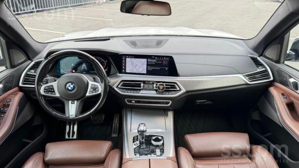 White BMW X5 2020 in Riga, with an engine capacity of 3.00 L and mileage of 84 thousand km for 48500 €, photo 4 on AUTOMOTO.COM.LV