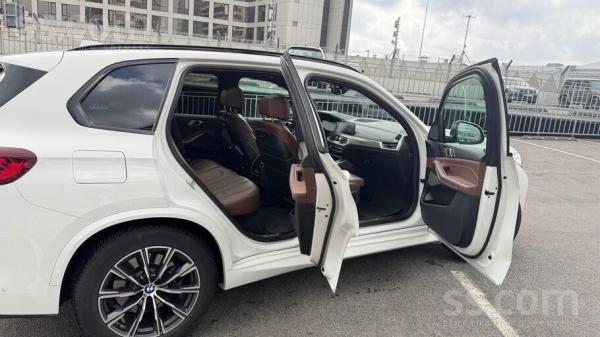 White BMW X5 2020 in Riga, with an engine capacity of 3.00 L and mileage of 84 thousand km for 48500 €, photo 7 on AUTOMOTO.COM.LV