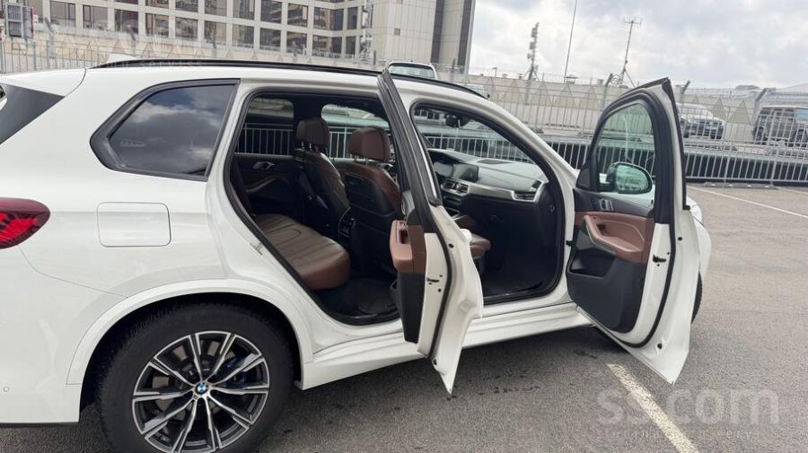 White BMW X5 2020 in Riga, with an engine capacity of 3.00 L and mileage of 84 thousand km for 48500 €, photo 7 on AUTOMOTO.COM.LV