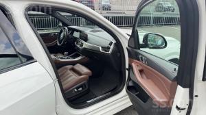 White BMW X5 2020 in Riga, with an engine capacity of 3.00 L and mileage of 84 thousand km for 48500 €, photo 9 on AUTOMOTO.COM.LV