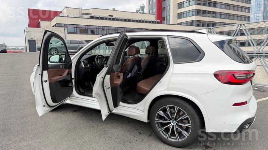 White BMW X5 2020 in Riga, with an engine capacity of 3.00 L and mileage of 84 thousand km for 48500 €, photo 10 on AUTOMOTO.COM.LV