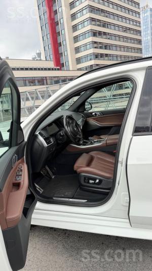 White BMW X5 2020 in Riga, with an engine capacity of 3.00 L and mileage of 84 thousand km for 48500 €, photo 13 on AUTOMOTO.COM.LV