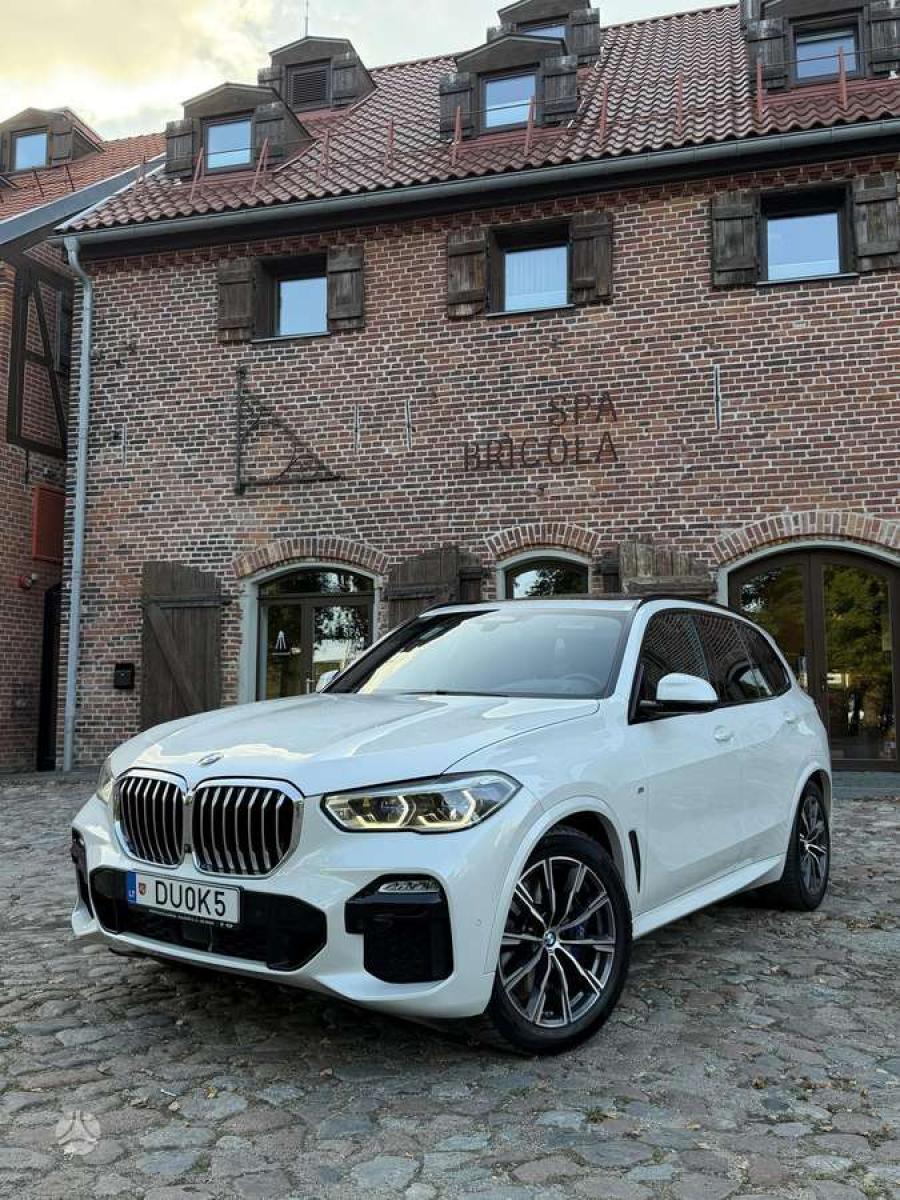 White BMW X5 2020 in Klaipeda, with an engine capacity of 3.00 L and mileage of 112 thousand km for 42850 €, photo 1 on AUTOMOTO.COM.LV