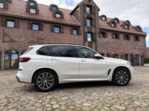 White BMW X5 2020 in Klaipeda, with an engine capacity of 3.00 L and mileage of 112 thousand km for 42850 €, photo 6 on AUTOMOTO.COM.LV