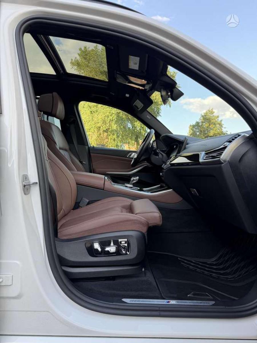 White BMW X5 2020 in Klaipeda, with an engine capacity of 3.00 L and mileage of 112 thousand km for 42850 €, photo 9 on AUTOMOTO.COM.LV