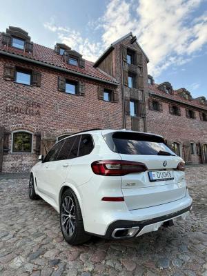 White BMW X5 2020 in Klaipeda, with an engine capacity of 3.00 L and mileage of 112 thousand km for 42850 €, photo 19 on AUTOMOTO.COM.LV