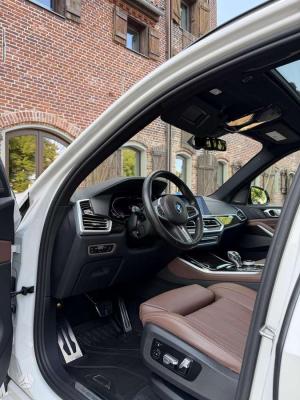 White BMW X5 2020 in Klaipeda, with an engine capacity of 3.00 L and mileage of 112 thousand km for 42850 €, photo 28 on AUTOMOTO.COM.LV