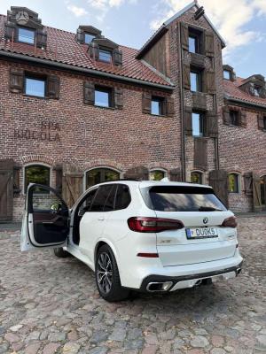 White BMW X5 2020 in Klaipeda, with an engine capacity of 3.00 L and mileage of 112 thousand km for 42850 €, photo 30 on AUTOMOTO.COM.LV