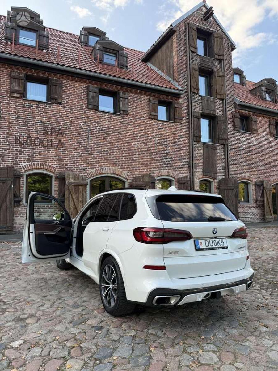 White BMW X5 2020 in Klaipeda, with an engine capacity of 3.00 L and mileage of 112 thousand km for 42850 €, photo 30 on AUTOMOTO.COM.LV