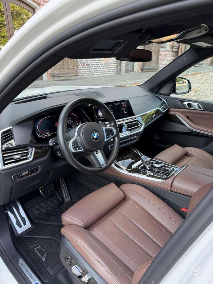 White BMW X5 2020 in Klaipeda, with an engine capacity of 3.00 L and mileage of 112 thousand km for 42850 €, photo 32 on AUTOMOTO.COM.LV