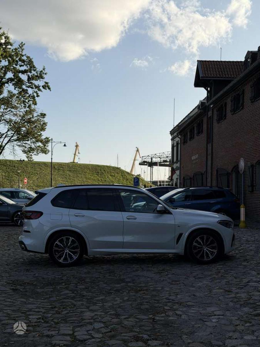 White BMW X5 2020 in Klaipeda, with an engine capacity of 3.00 L and mileage of 112 thousand km for 42850 €, photo 38 on AUTOMOTO.COM.LV