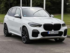 White BMW X5 2020 in Vilnius, with an engine capacity of 3.00 L and mileage of 210 thousand km for 37000 €, photo  on AUTOMOTO.COM.LV