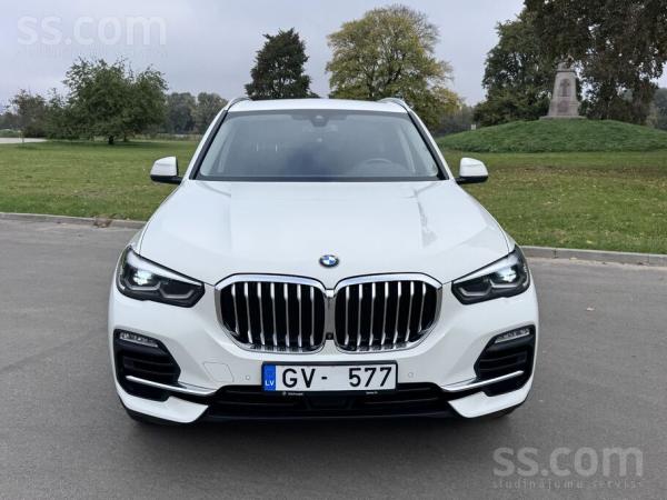 White BMW X5 2020 in Riga, with an engine capacity of 3.00 L and mileage of 0 thousand km for 35950 €, photo 3 on AUTOMOTO.COM.LV