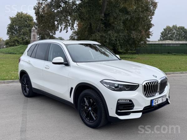 White BMW X5 2020 in Riga, with an engine capacity of 3.00 L and mileage of 0 thousand km for 35950 €, photo 4 on AUTOMOTO.COM.LV