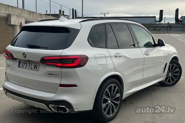 White BMW X5 2020 in Tallinn, with an engine capacity of 3.00 L and mileage of 158 thousand km for 44000 €, photo 5 on AUTOMOTO.COM.LV