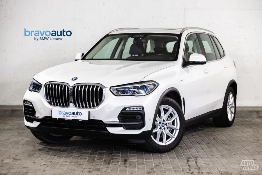 White BMW X5 2020 in Vilnius, with an engine capacity of 3.00 L and mileage of 72 thousand km for 49991 €, photo 1 on AUTOMOTO.COM.LV
