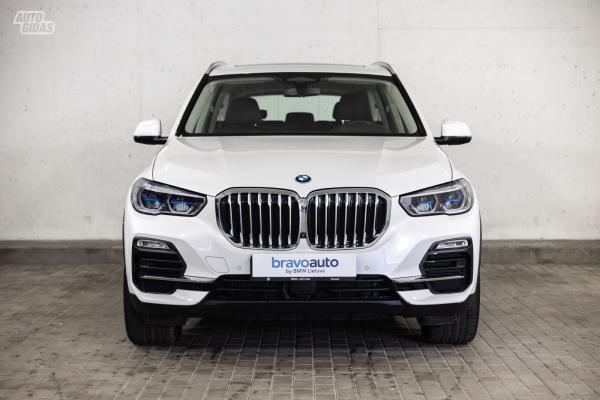 Balts BMW X5 2020 Viļņa, ar dzinēja tilpumu 3.00 L un nobraukumu 72 tūkst. km par 49991 €, foto 5 vietnē AUTOMOTO.COM.LV