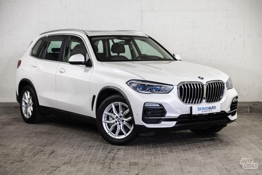 White BMW X5 2020 in Vilnius, with an engine capacity of 3.00 L and mileage of 72 thousand km for 49991 €, photo 6 on AUTOMOTO.COM.LV