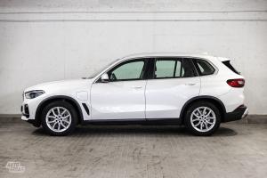 White BMW X5 2020 in Vilnius, with an engine capacity of 3.00 L and mileage of 72 thousand km for 49991 €, photo 7 on AUTOMOTO.COM.LV
