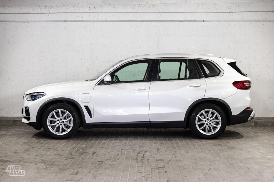 White BMW X5 2020 in Vilnius, with an engine capacity of 3.00 L and mileage of 72 thousand km for 49991 €, photo 7 on AUTOMOTO.COM.LV