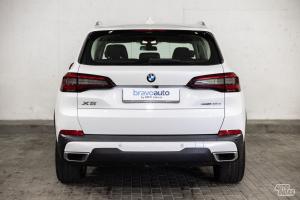 White BMW X5 2020 in Vilnius, with an engine capacity of 3.00 L and mileage of 72 thousand km for 49991 €, photo 13 on AUTOMOTO.COM.LV