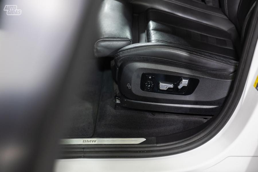 White BMW X5 2020 in Vilnius, with an engine capacity of 3.00 L and mileage of 72 thousand km for 49991 €, photo 18 on AUTOMOTO.COM.LV
