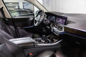 White BMW X5 2020 in Vilnius, with an engine capacity of 3.00 L and mileage of 72 thousand km for 49991 €, photo 20 on AUTOMOTO.COM.LV