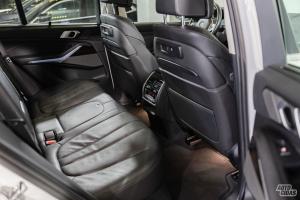 White BMW X5 2020 in Vilnius, with an engine capacity of 3.00 L and mileage of 72 thousand km for 49991 €, photo 21 on AUTOMOTO.COM.LV