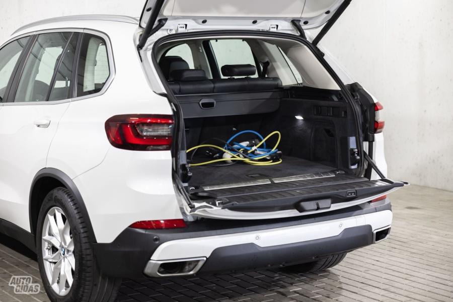 White BMW X5 2020 in Vilnius, with an engine capacity of 3.00 L and mileage of 72 thousand km for 49991 €, photo 37 on AUTOMOTO.COM.LV