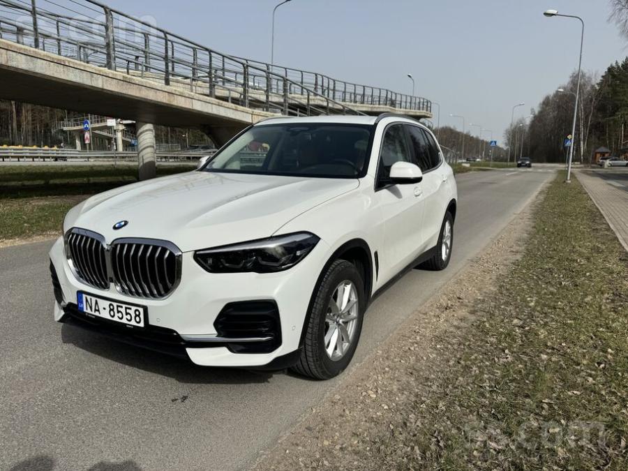 Balts BMW X5 2021 Rīga, ar dzinēja tilpumu 3.00 L un nobraukumu 83 tūkst. km par 43000 €, foto 1 vietnē AUTOMOTO.COM.LV